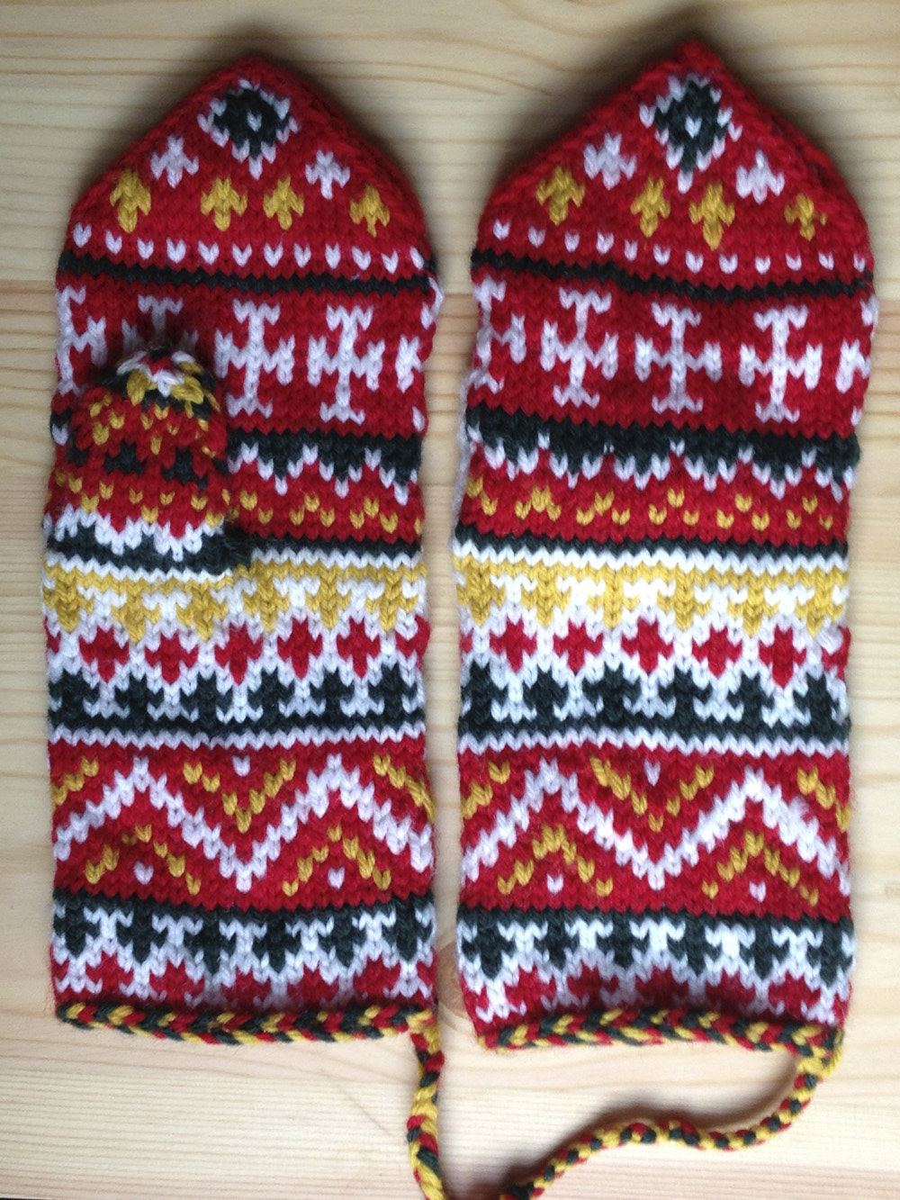 Saami-Inspired Mittens - Knitting Traditions